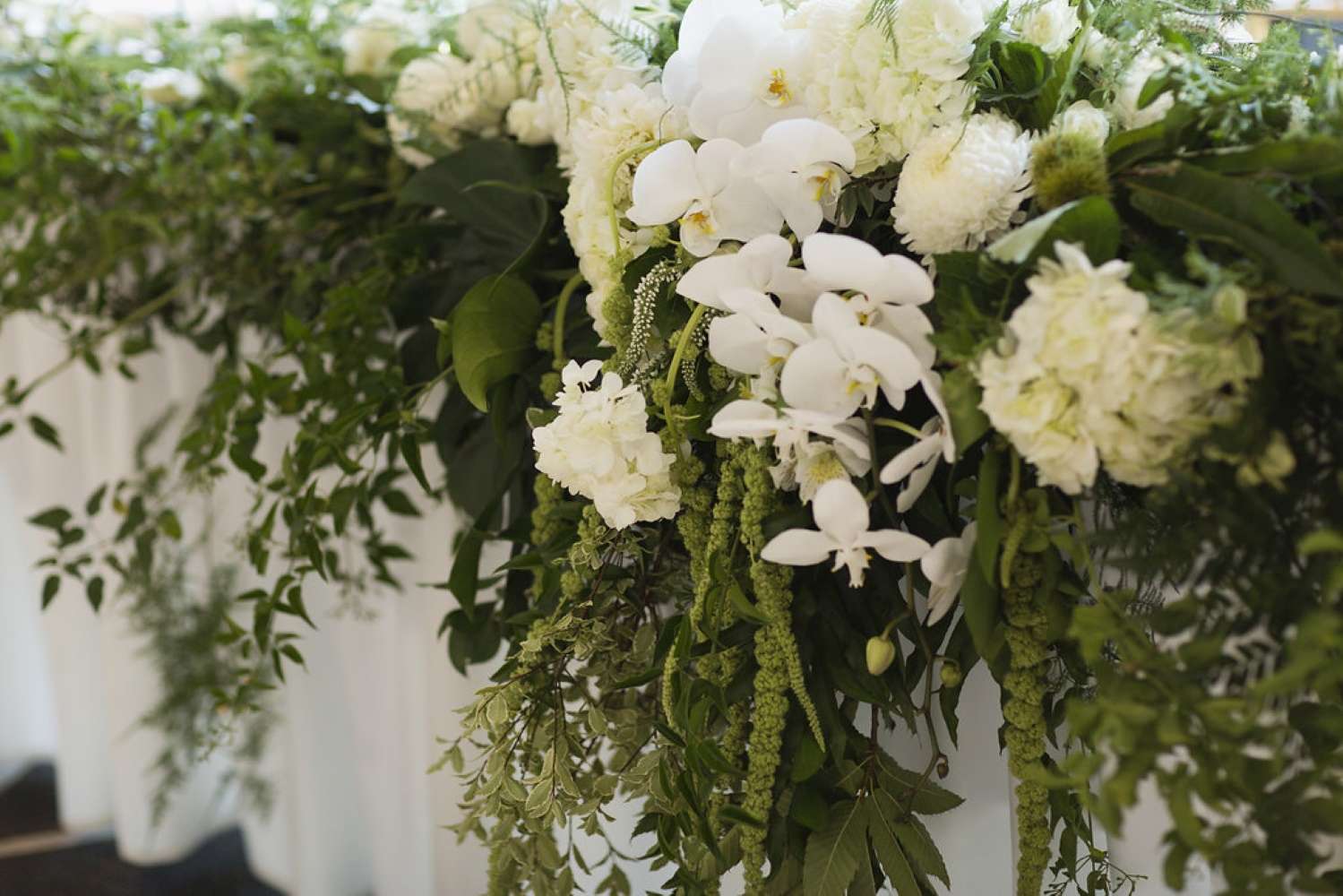 closeupbridaltablewhiteandgreenfreshmandoon - Flower Nation