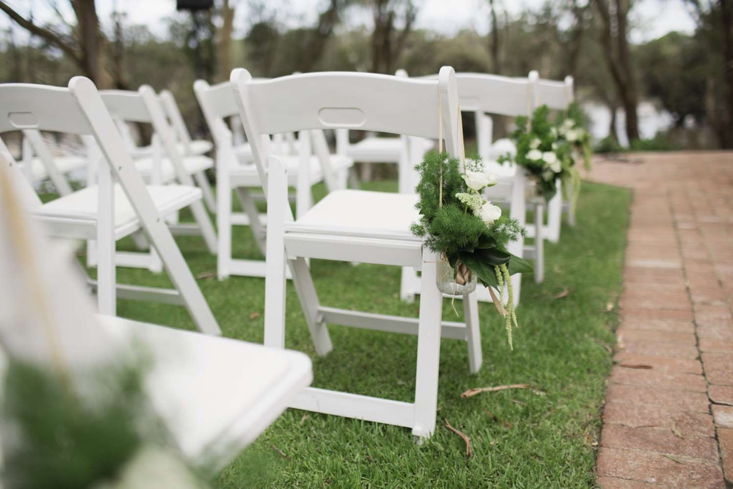 ceremonypewflowerswhiteandgreenfreshFieldsandSkiesMandoon - Flower Nation