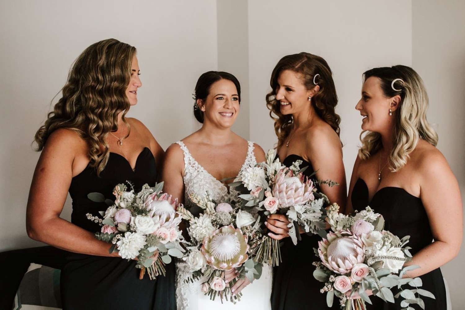 BrideandMaidspinknativebouquetsAnneliezebarronOakoverestate - Flower Nation