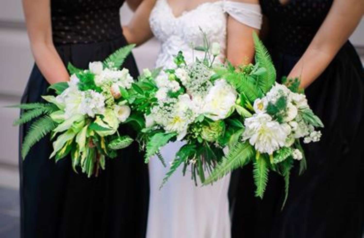 BrideandMaidswithgreenandwhitebouquetsKeeganwongFrasersRestaurant ...